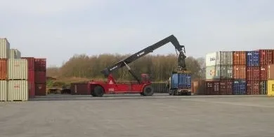 Diepvriescontainers van Wielsbeke naar Antwerpen via binnenvaart ...