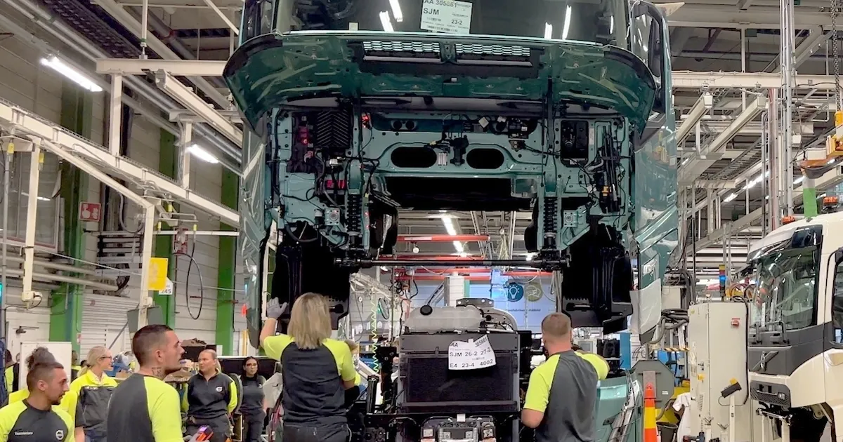 Volvo Trucks begint met serieproductie zware elektrische trucks - Value ...