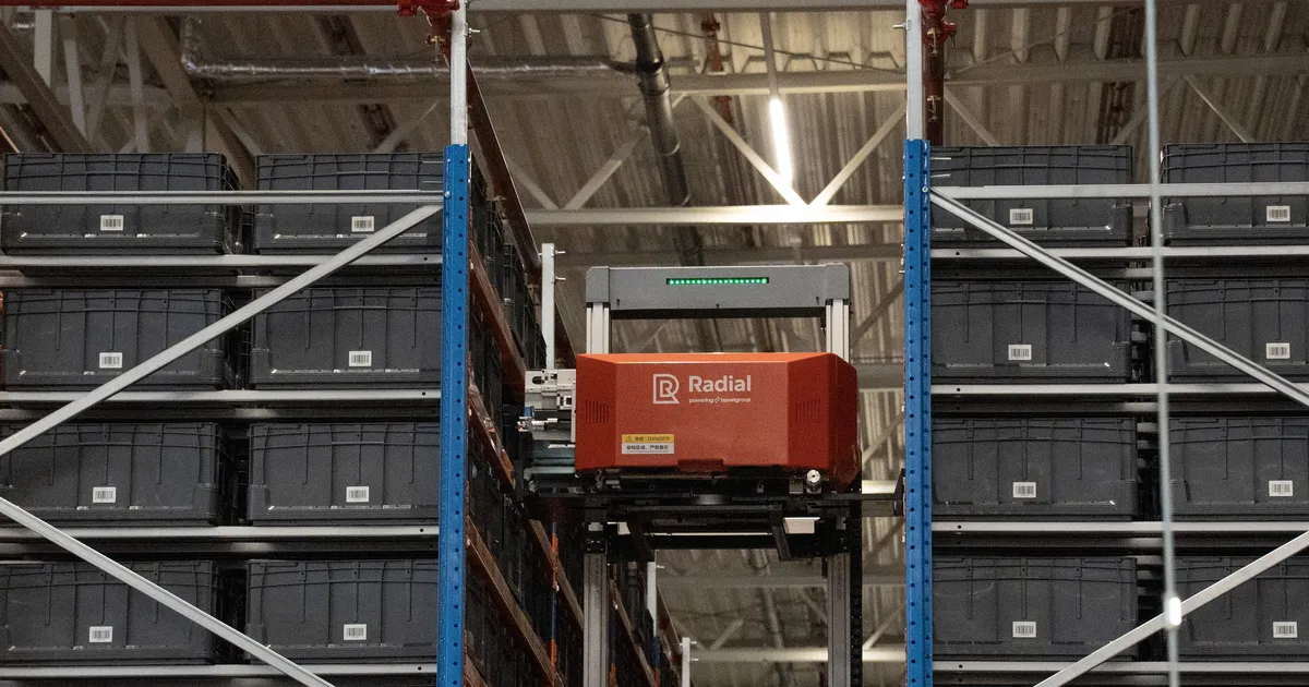 Dematic voltooit zijn grootste AMR-project bij Radial in Nederland ...